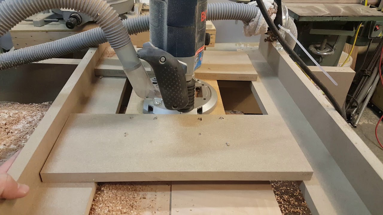 Large wood slab planer in action ! - YouTube