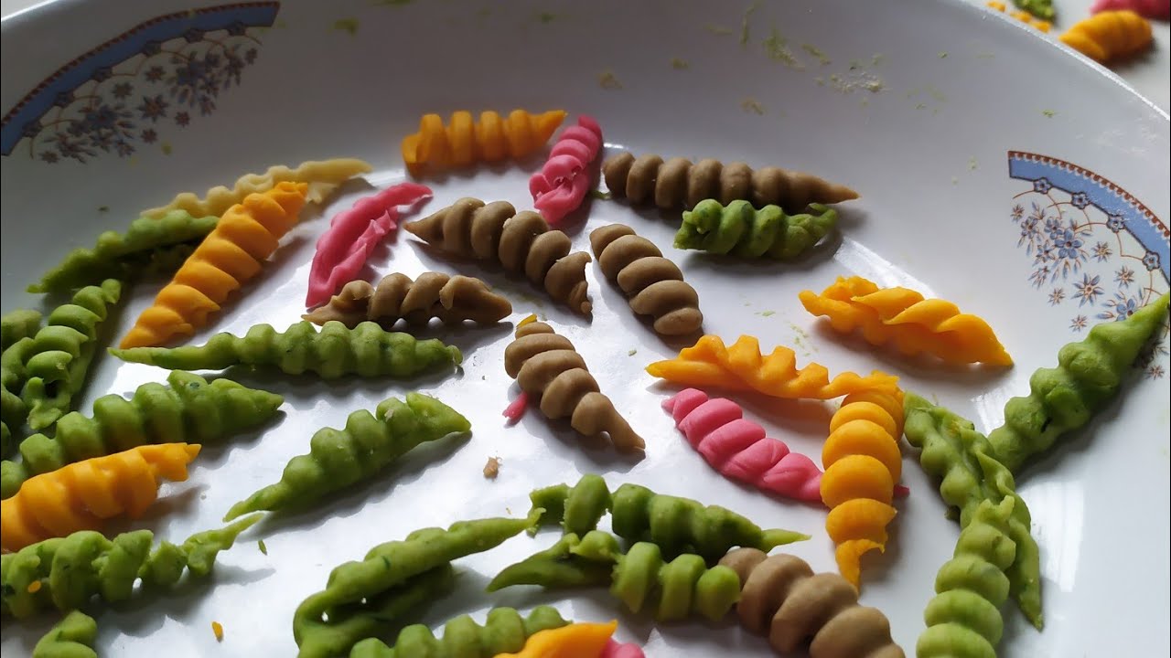 Homemade coloured pasta/macaroni with chicken recipe - YouTube