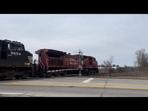 CP 8155 and NS 9654 Lead NS 334 at Van Horn Rd. in Trenton, MI (3/24/23) - YouTube