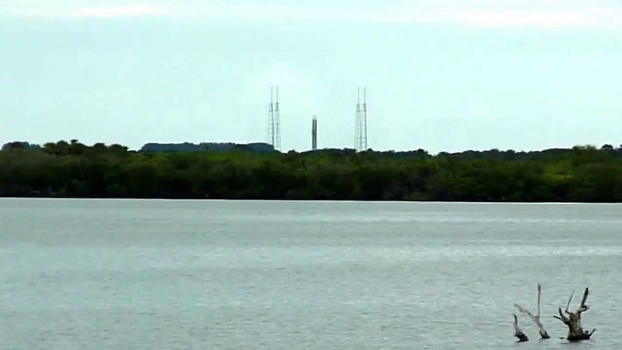 Atlas V MUOS 2 Launch from the Saturn V complex. - YouTube