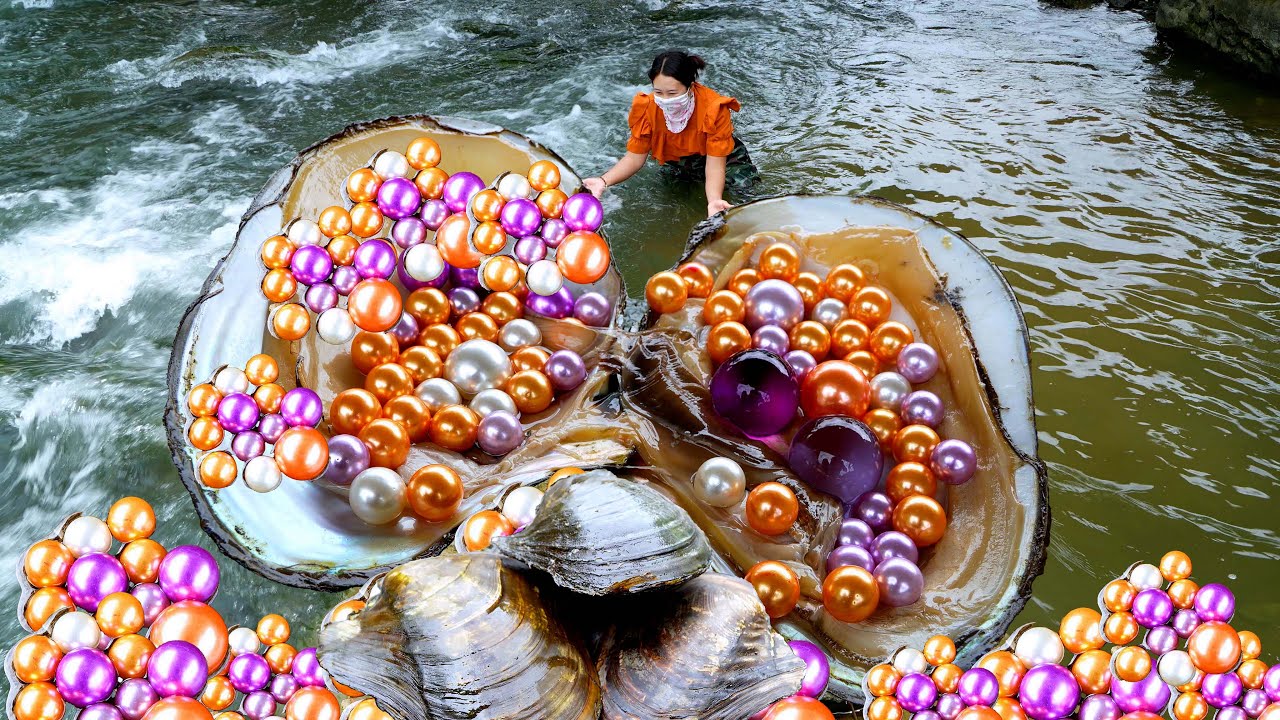 😱Pry open the giant freshwater clam, filled with dazzling pearls, so ...