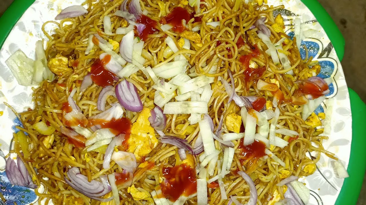 Egg chicken chaumin recipe😊😊শীতের সন্ধ্যায় এরকম চাউমিন বানালে আর কিছু ...