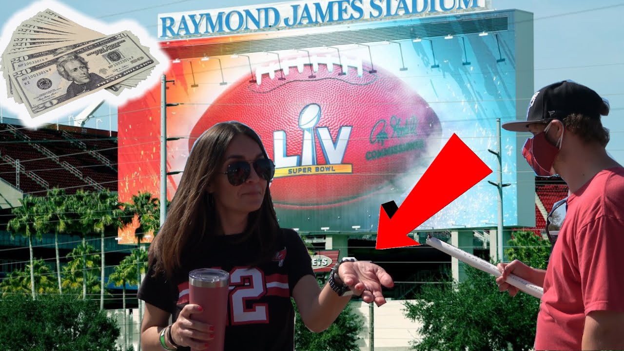 Giving Strangers Money At The Super Bowl! - YouTube
