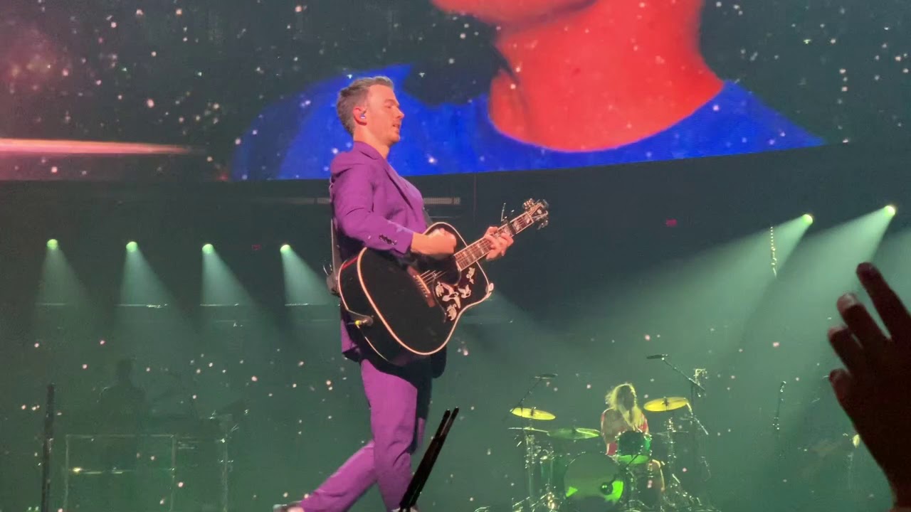 Jonas Brothers - GASLB Pit Video Collage Happiness Begins Tour Opening ...