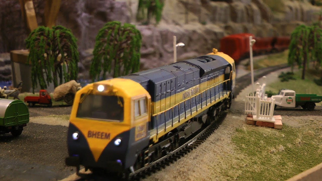WDG4D resuces a stranded long goods train - YouTube