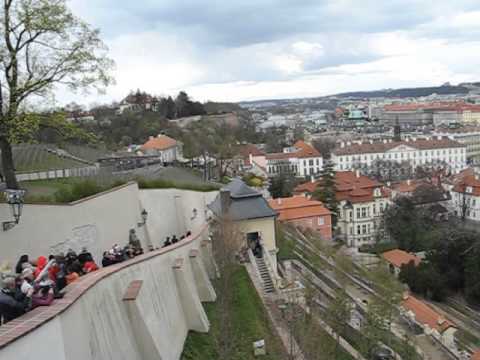 Prag - 06 Hradcani pogled na grad 1 - YouTube