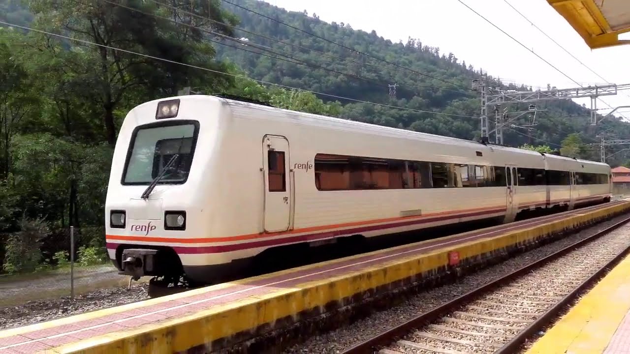 Renfe train TRD Serie 594 in Peares - YouTube