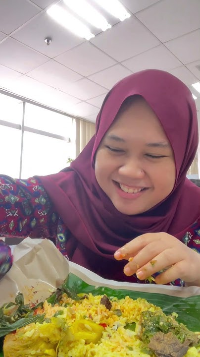 Temenin aku makan siang nasi padang makciak - YouTube