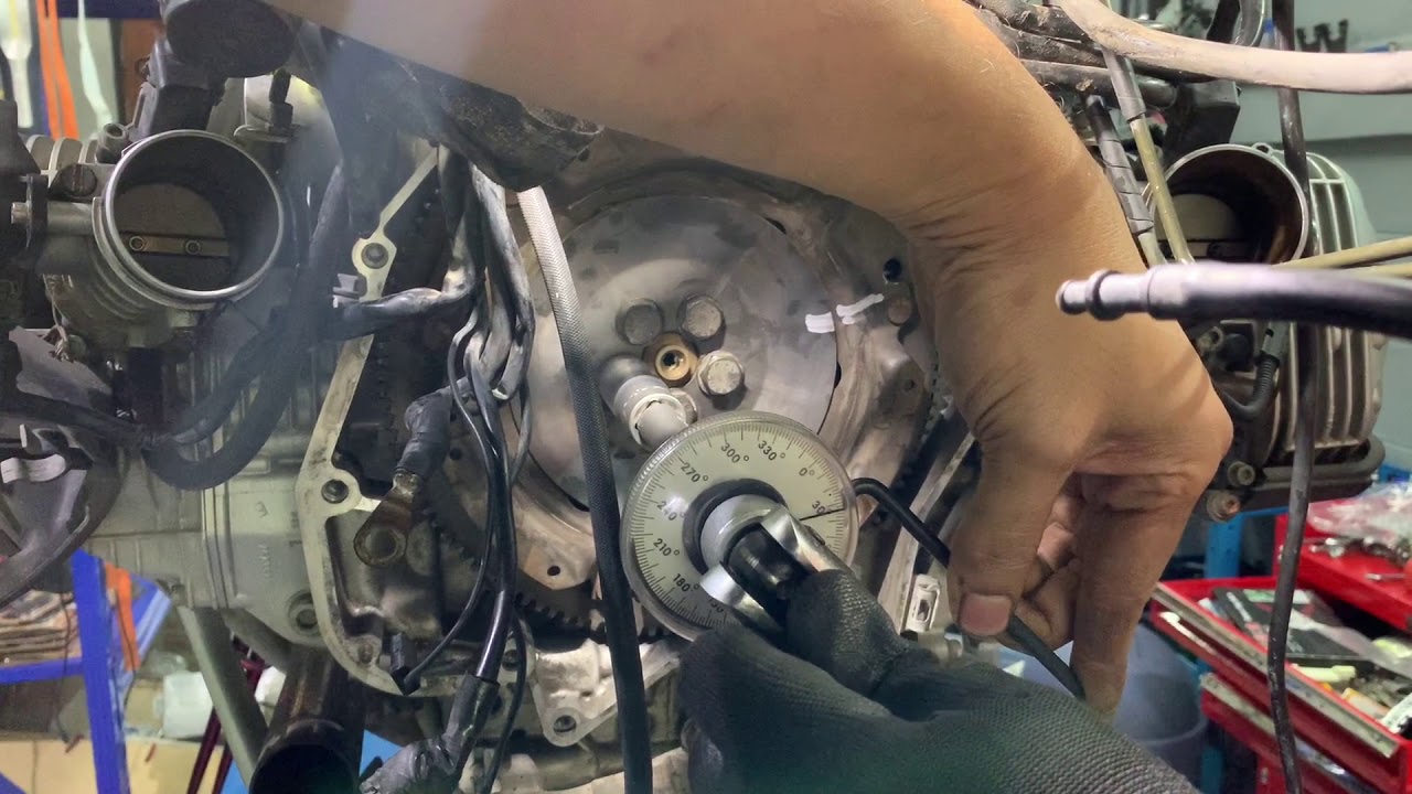 BMW R1150GS Rear main seal replacement and Clutch service - YouTube