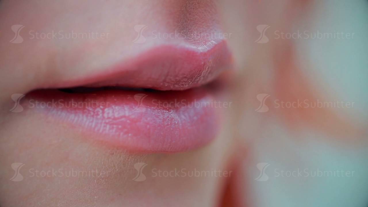 Lips smacked the girl close up, tenderness and beauty - YouTube
