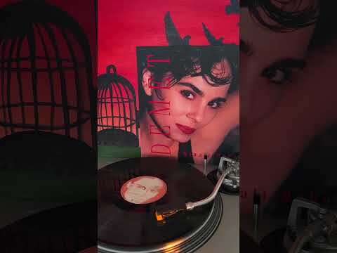 Demet Sağıroğlu - Arnavut Kaldırımı