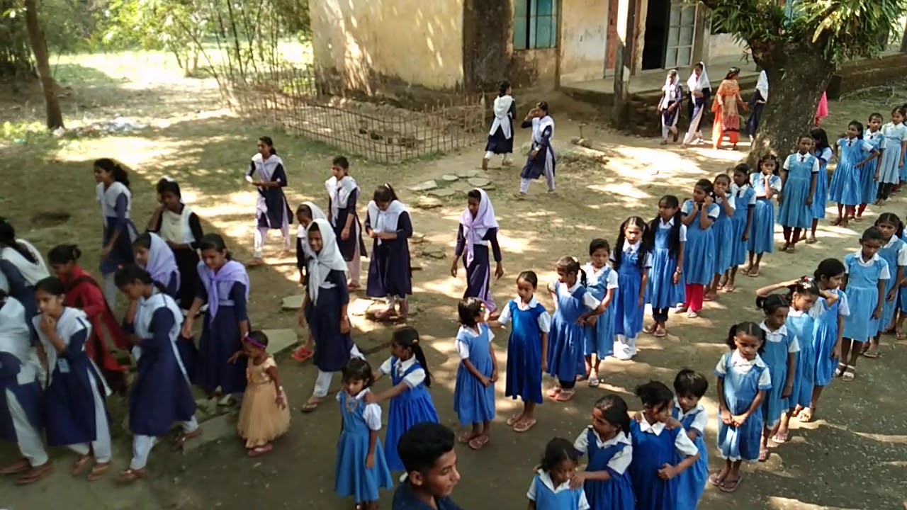 Children assembly : wow! They go on straight line - YouTube