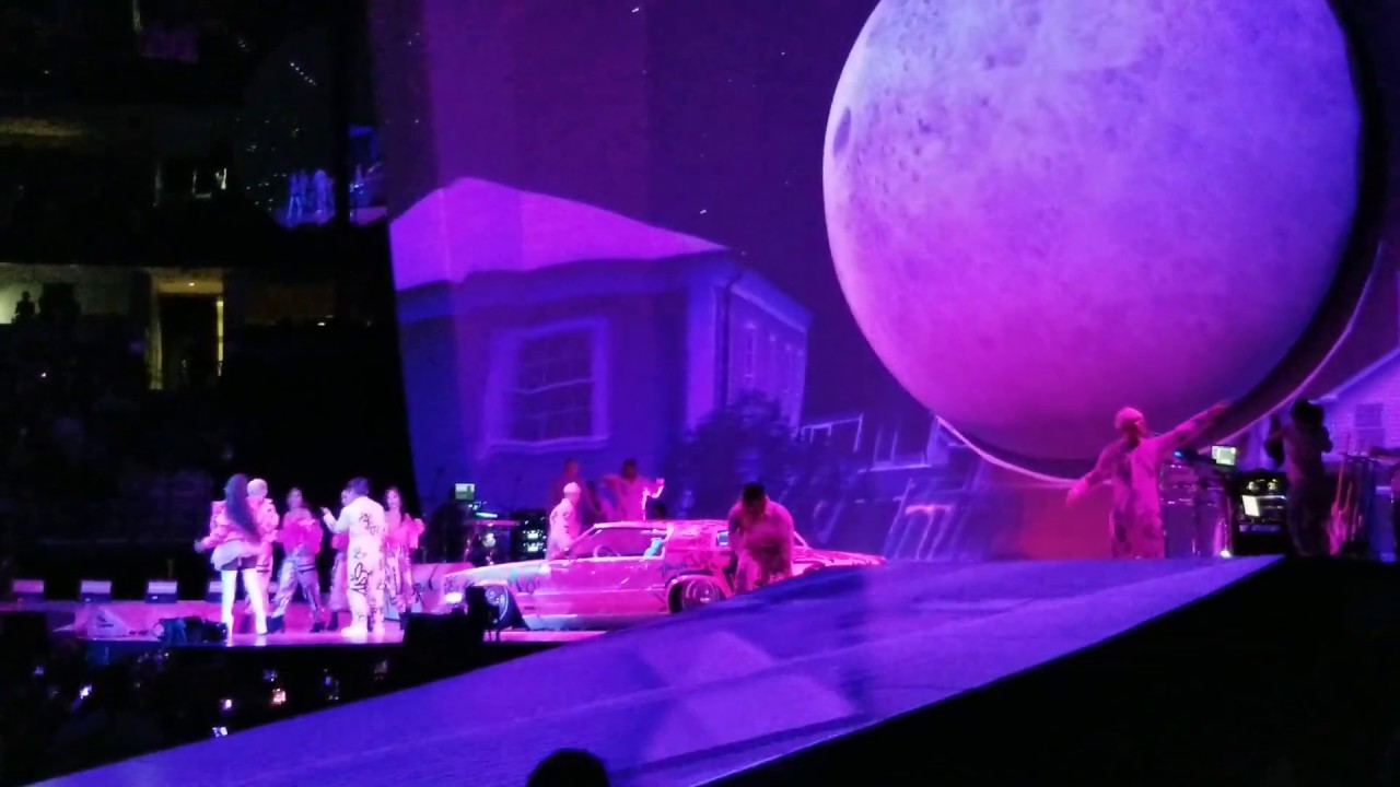 7 Rings - Ariana Grande Live in Denver 2019 - YouTube