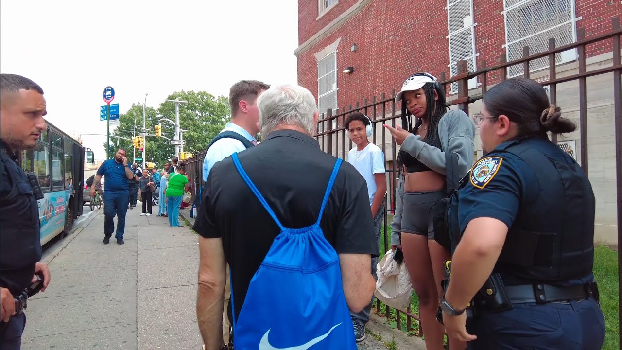 Walking Around Kingsbridge Road, The Bronx - YouTube