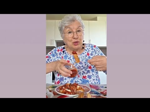 صبحانه ناهار امروز با شما 💞 هاگ داگ توفو، املت ، موزارلا، کمپوت سیب و انگور، سوهان عسلی با چای 🍏🍌🍇