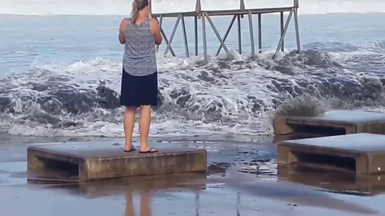 Durban beach Closed Due to GIGANTIC WAVES! TSUNAMI!!! A must SEE! - YouTube