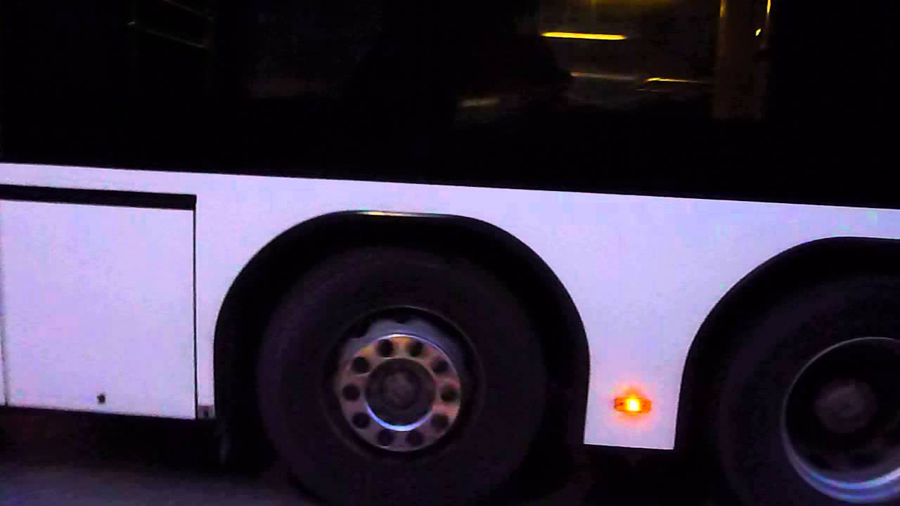 Neoplan N4426/3 in uscita dall'autostazione di Udine - YouTube