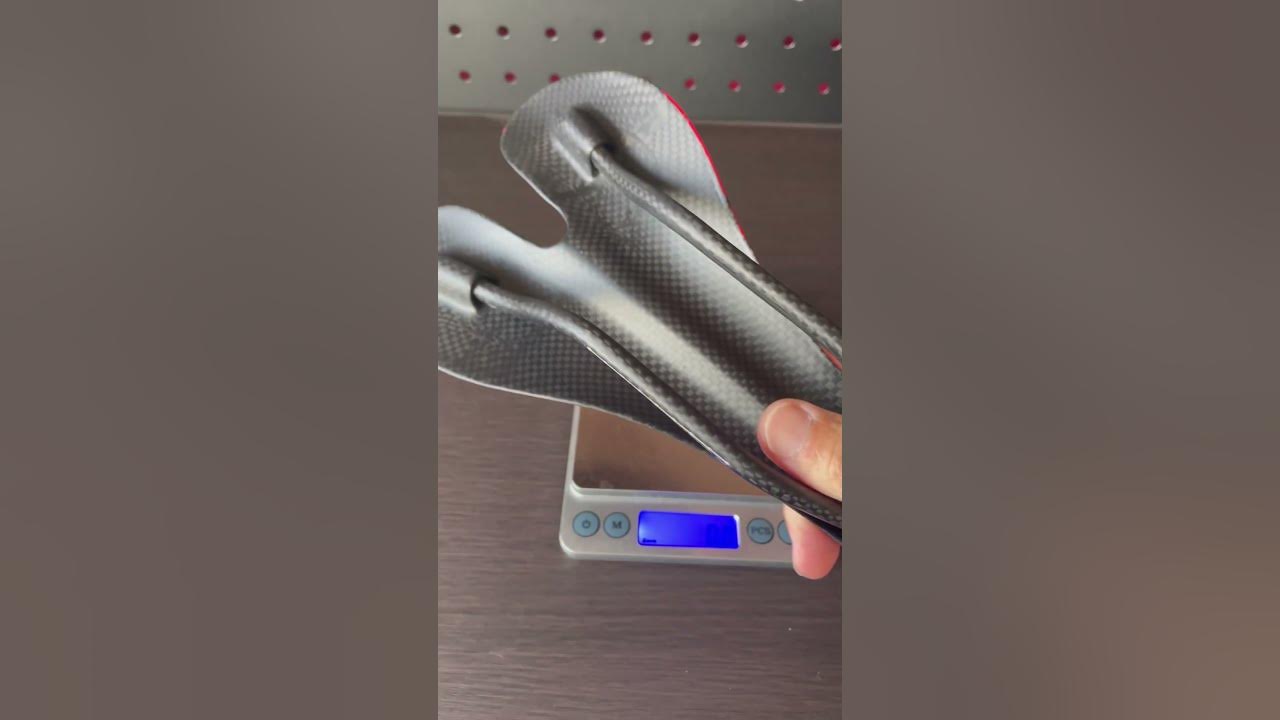 めっちゃ軽い中華カーボンサドル買ってみた！カタログ値98g…まぁでも軽いやん。あとはワイの尻が我慢できるかやな！HEY尻 #ロードバイク #パナモリ #サドル - YouTube