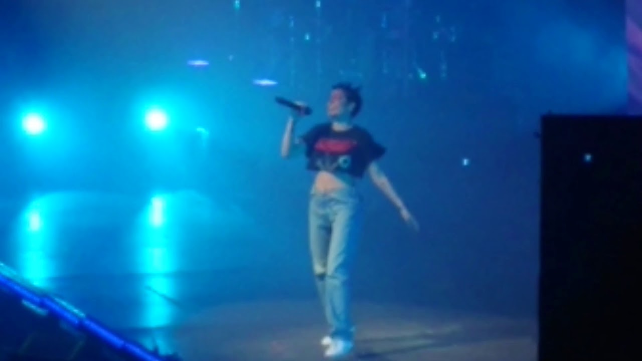 WITHOUT ME - HALSEY live in Helsinki (Manic World Tour 26.2.2020) - YouTube