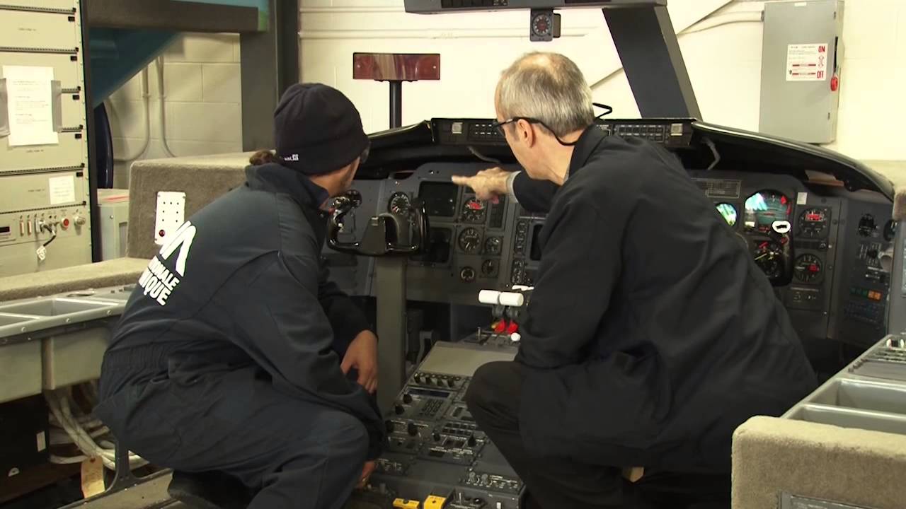 Ma formation, ma vie... en technique d'avionique! - YouTube