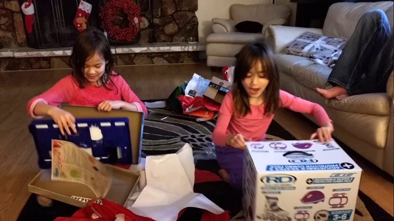 Opening Christmas Present - Roller Blade and Finding Dory Operation ...