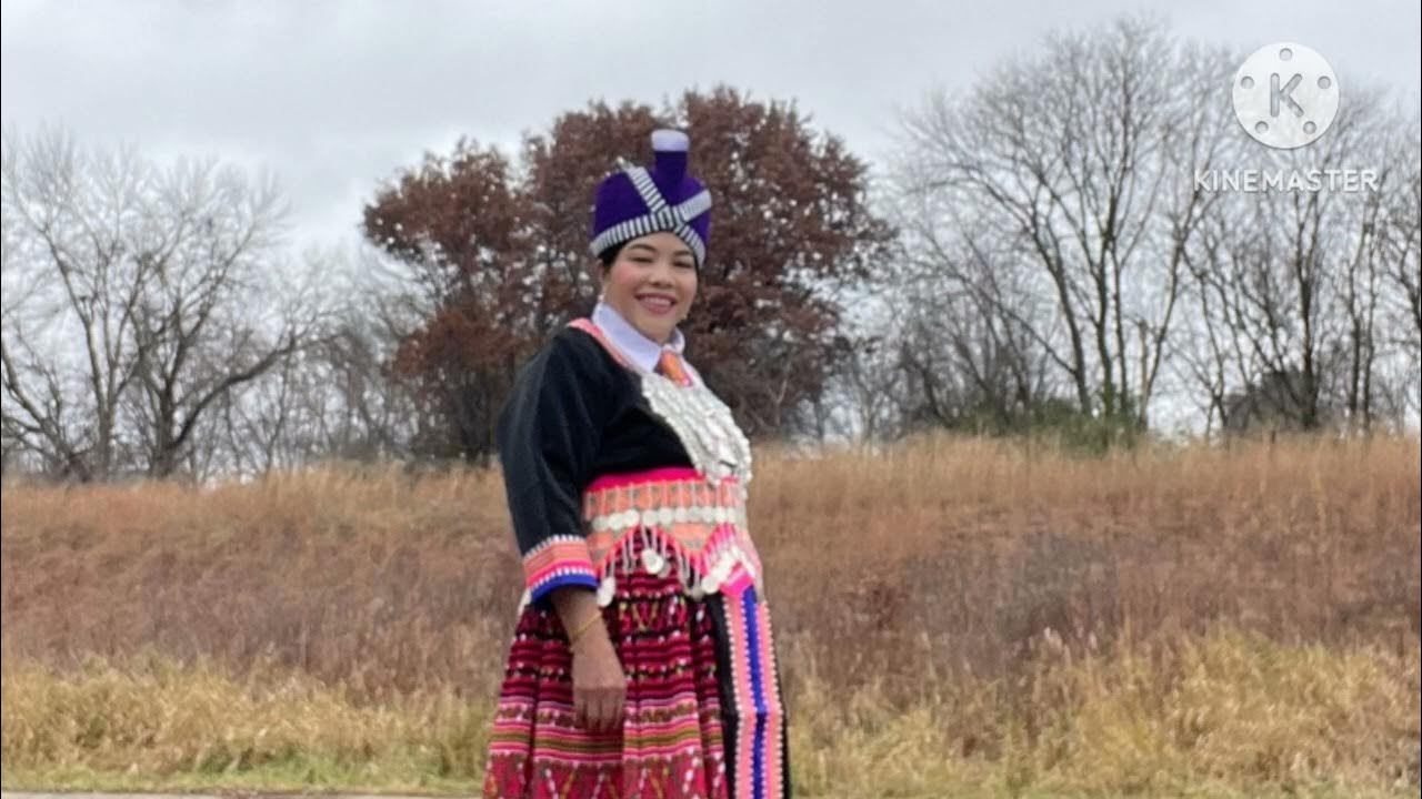 Maiv Xis Muas kwv txhiaj nkauj nraug - YouTube