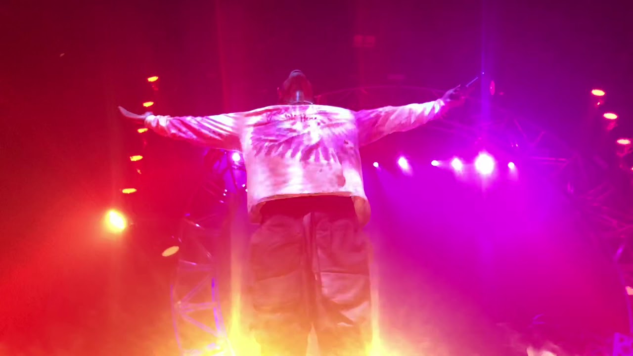 TRAVIS SCOTT FRONT ROW ASTROWORLD TOUR HD LOS ANGELES THE FORUM - YouTube