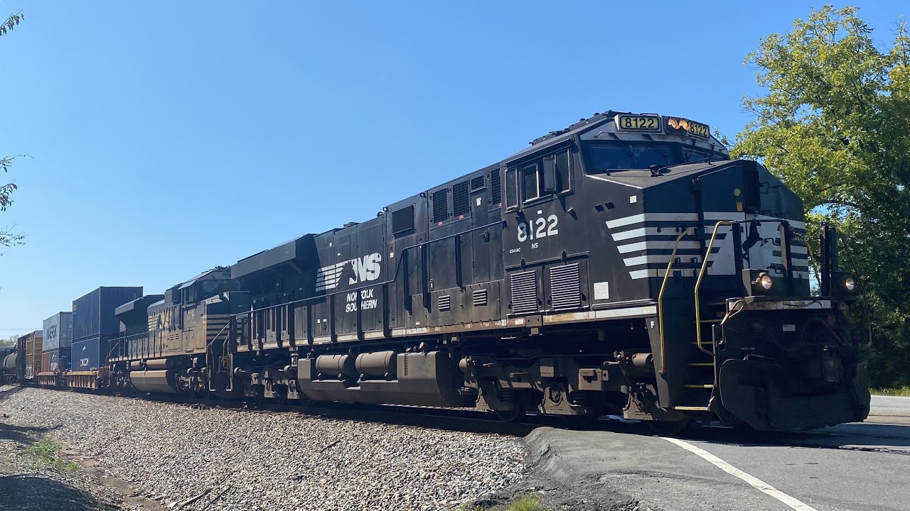 NS ES44AC 8122 leads 12R going TRACK SPEED!!!! 9-29-2023 - YouTube