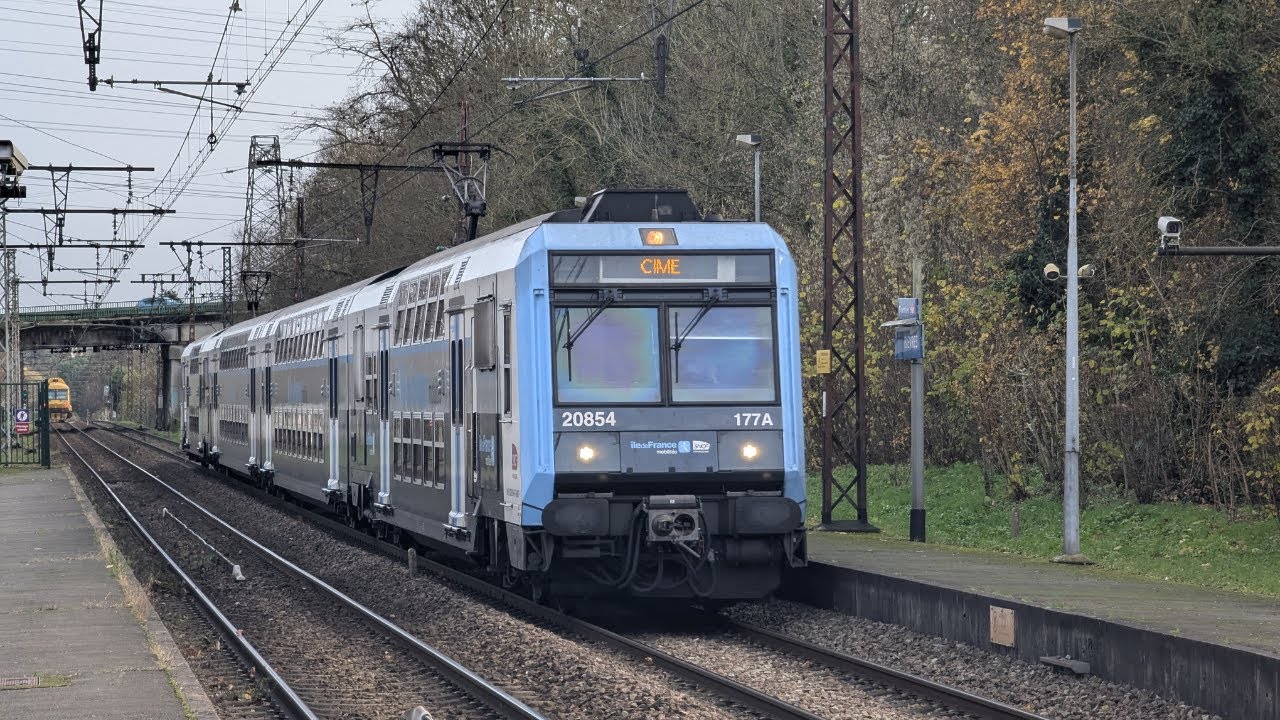 Les débuts de la ligne V du Transilien - YouTube