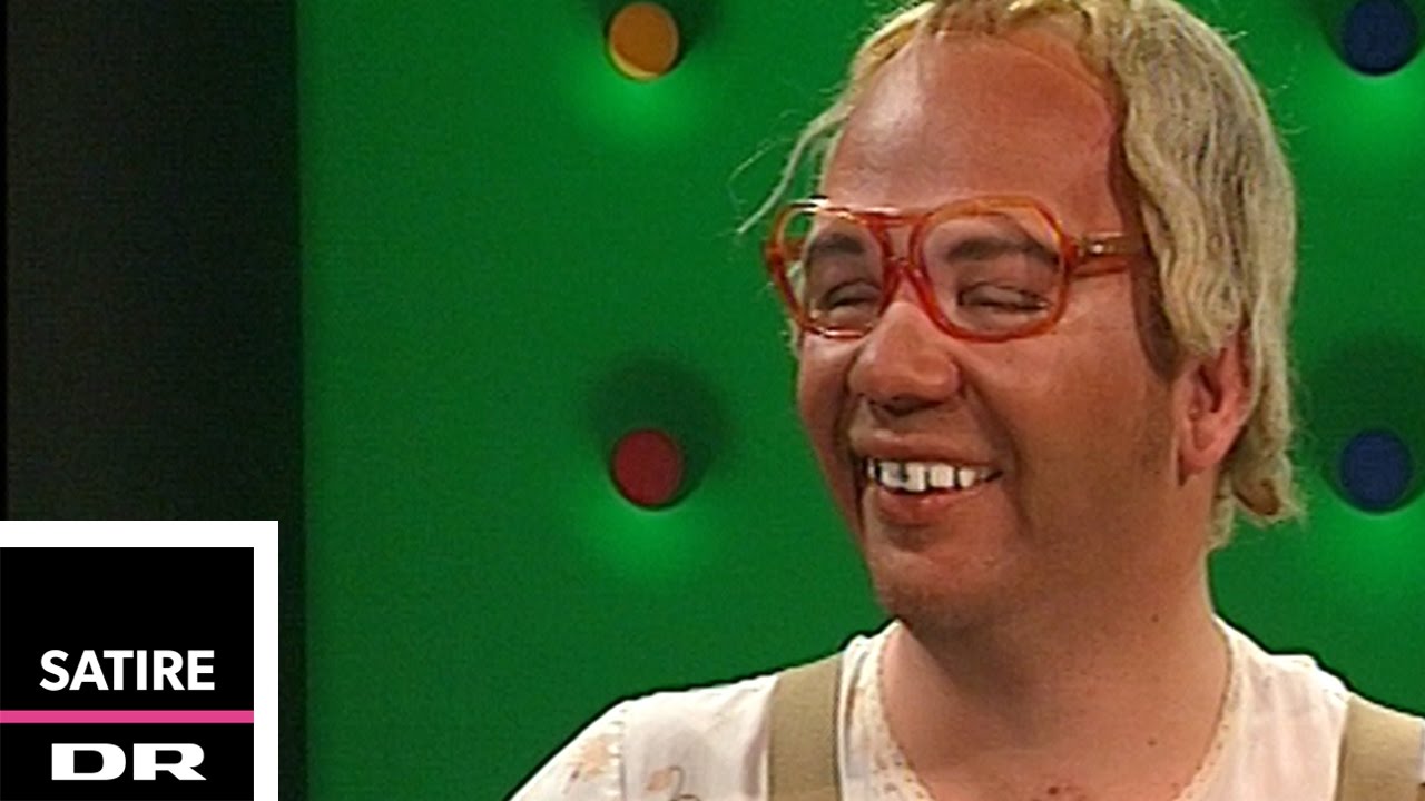 Tanja bygger et kryds | Casper og Mandrilaftalen | DR Satire - YouTube