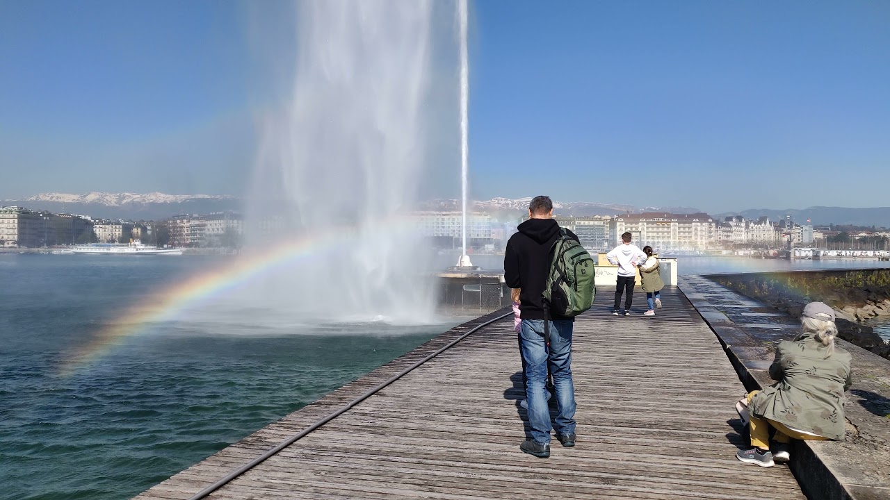 reflection, refraction and dispersion of light in water droplets.(1 ...