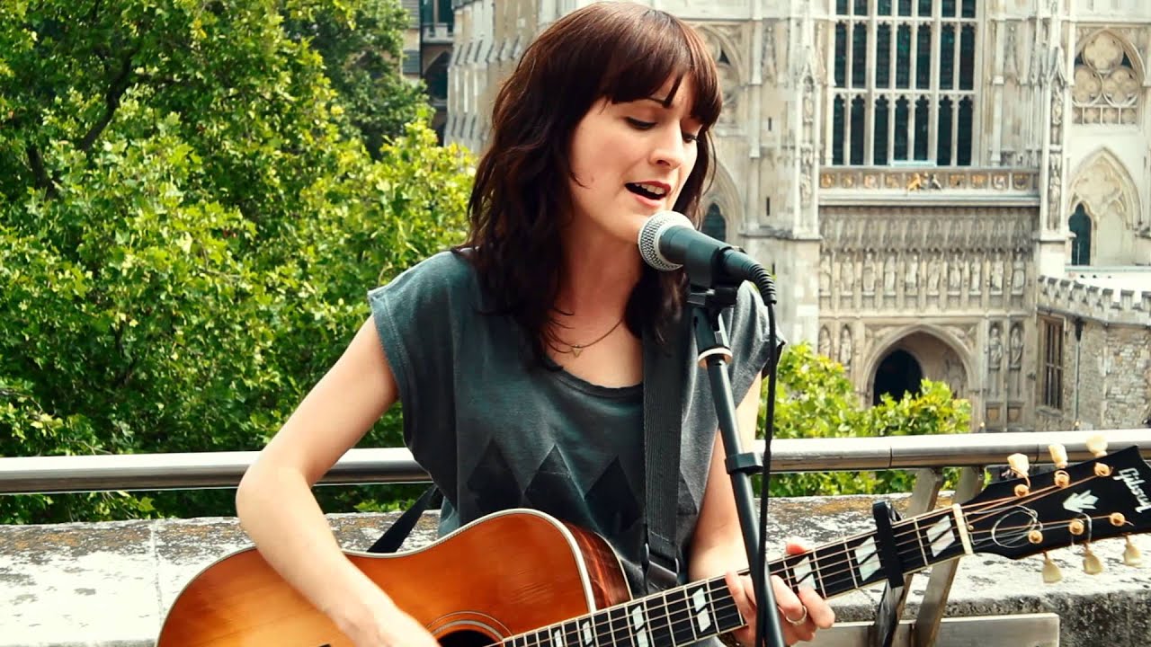 Sarah Howells - Palm of your Hand (BalconyTV) - YouTube