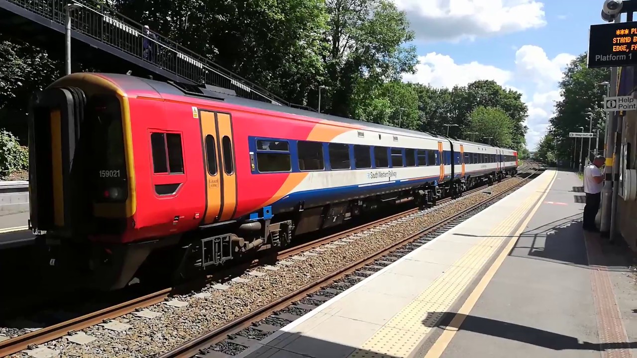 Trains at keynsham station - YouTube