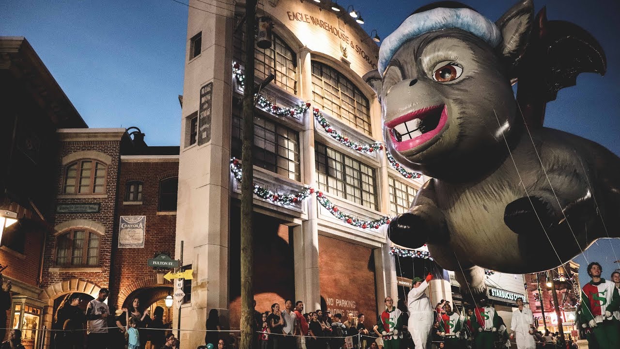 Harry Potter Christmas at Universal and Macys Holiday Parade - YouTube
