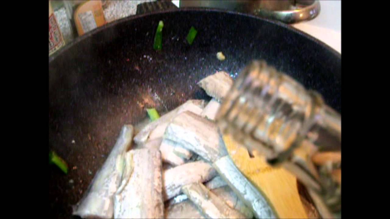 Cooking hairtail (in Chinese) 红烧带鱼 - YouTube