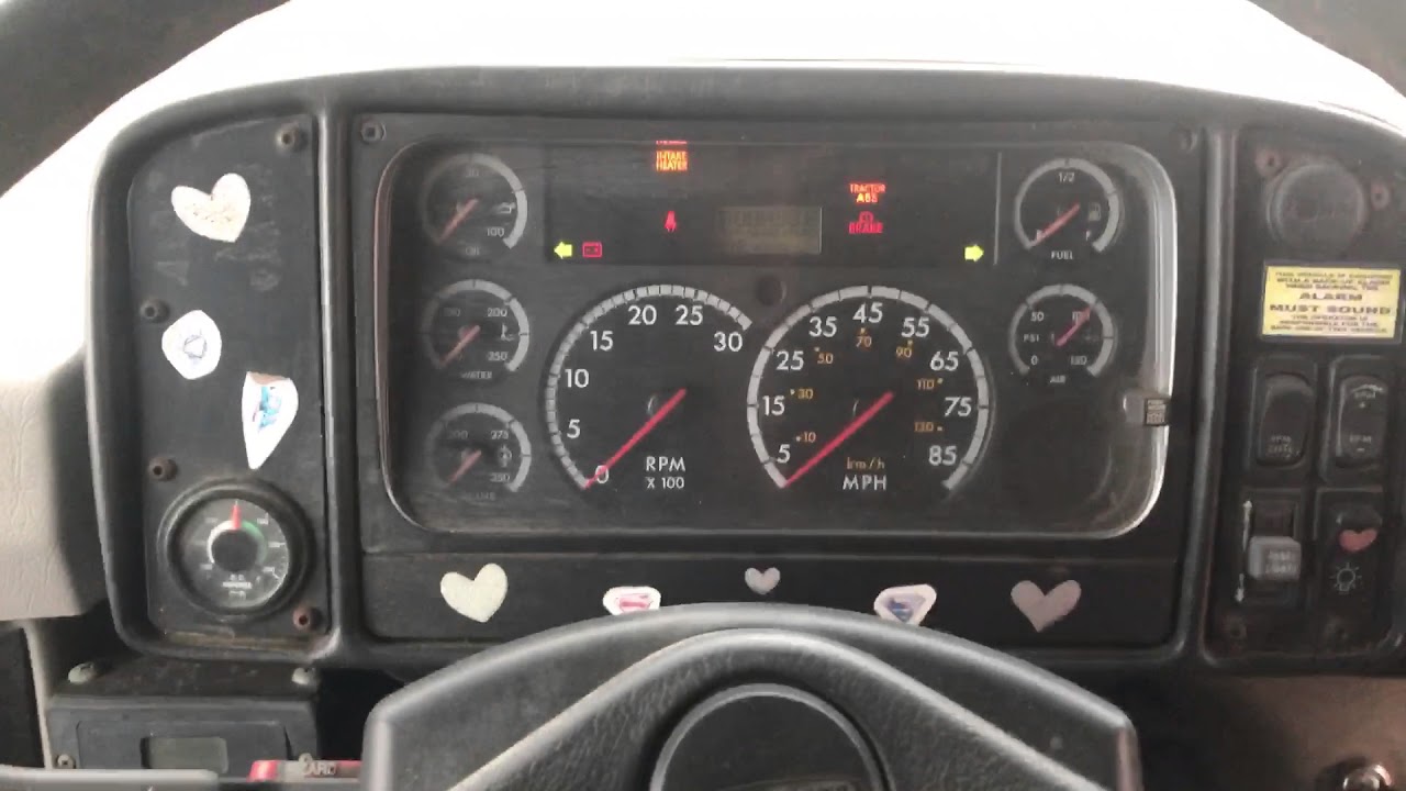 Bus 503 2006 Freightliner Thomas warning light - YouTube