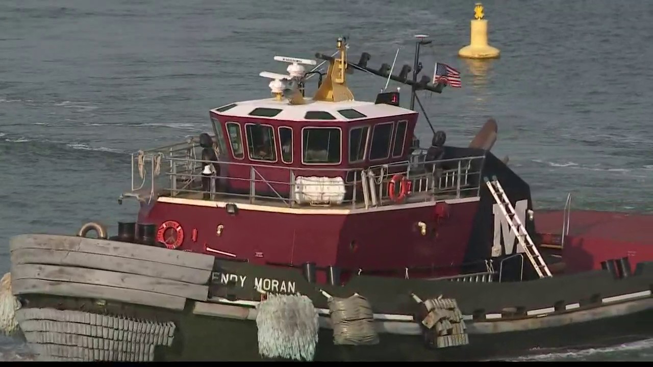 Moving Ships In and Out of Naval Station Norfolk - YouTube