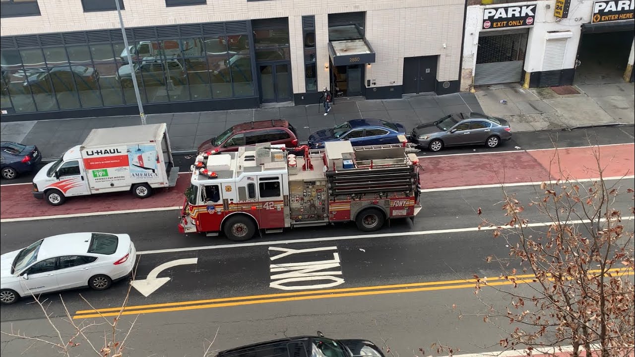 FDNY Engine 42 Responding on Webster Avenue - YouTube