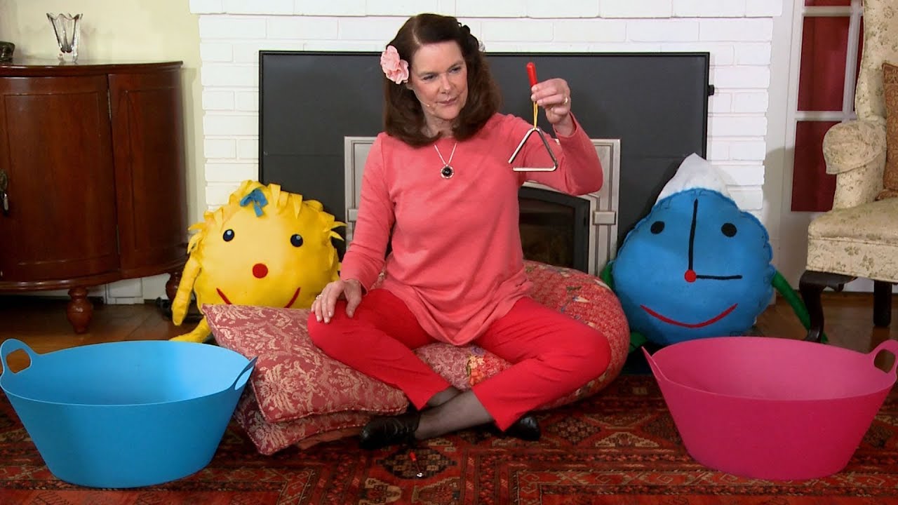 Circle Time Play! with Sukey Molloy - Play with Triangles - YouTube