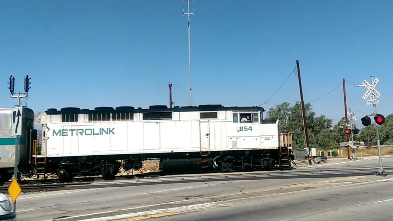 Metrolink 205 departs Palmdale with K5LA P2 on SCAX F59PH 854 on 07/22 ...