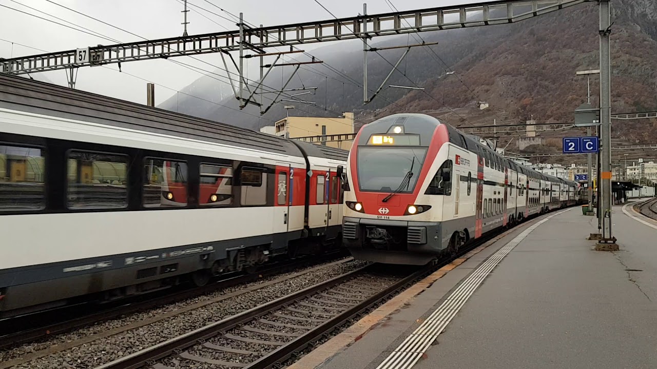 Premier train InterRegio 2N en gare de Martigny - YouTube