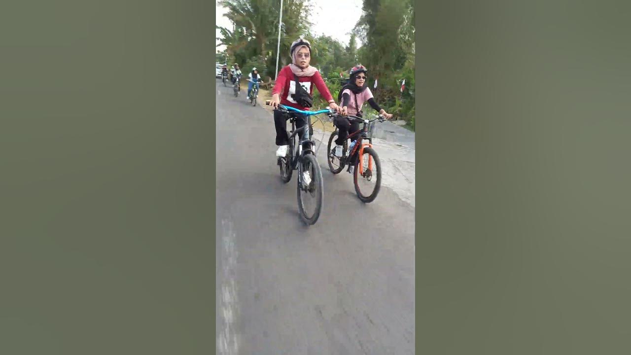 Gowes pagi emak-emak,,,,tetap semangat,,,sehat selalu,, - YouTube