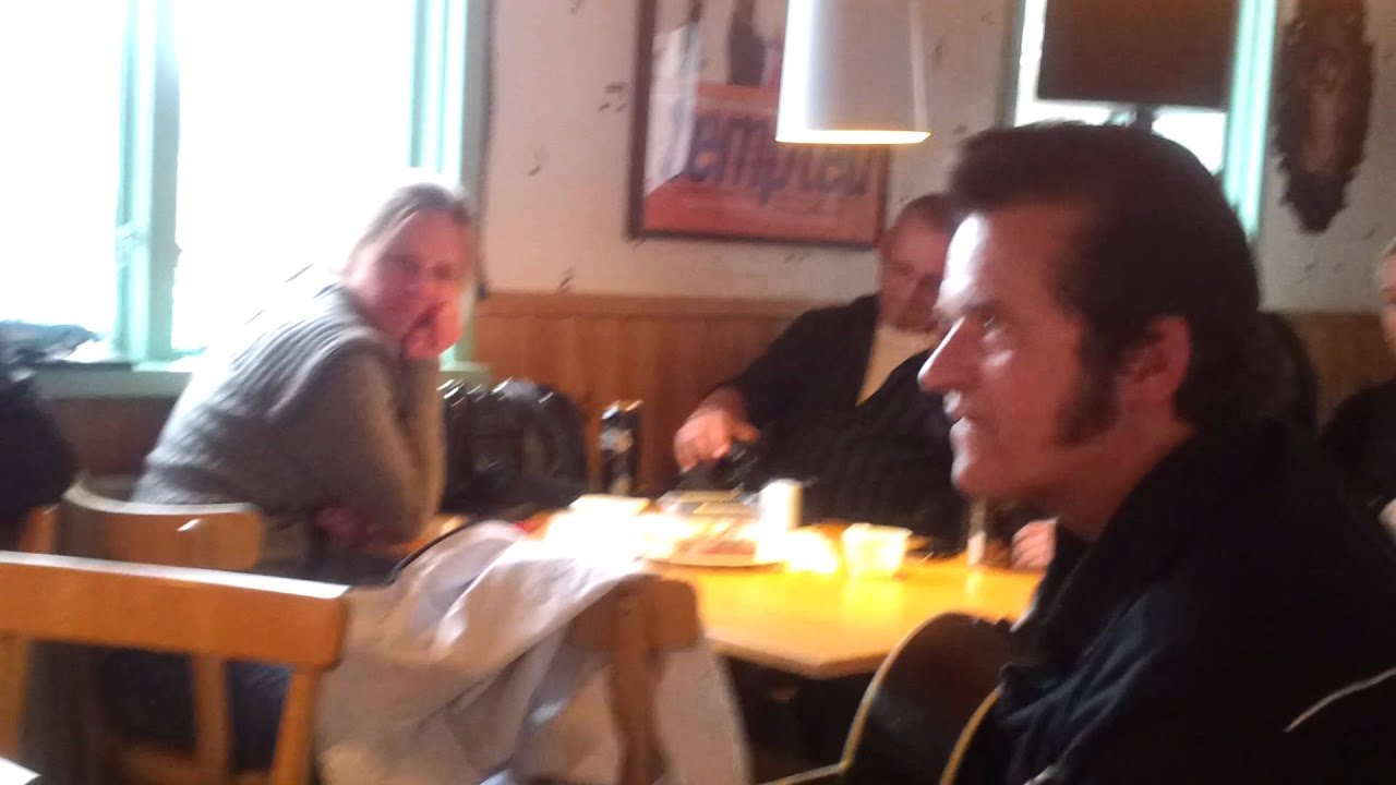 Peter Jezewski & Brandon Lindgren - Johnny Be Good - YouTube