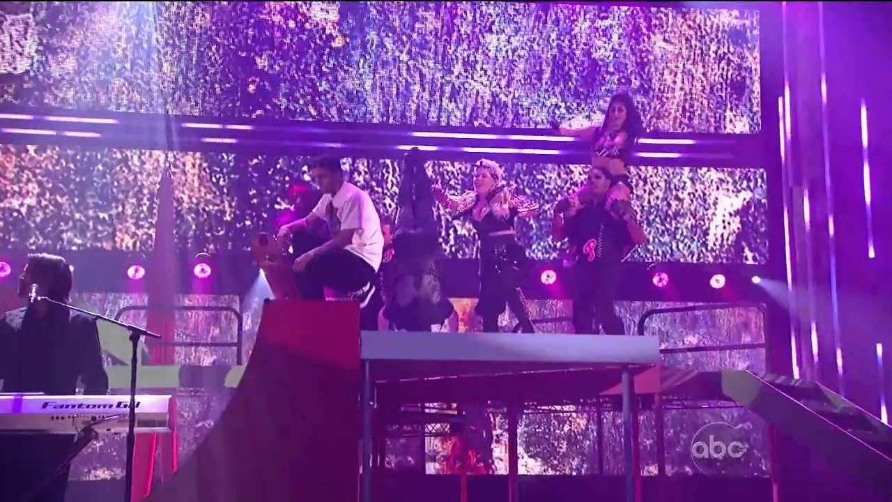 Pink Performs "Raise Your Glass" at the 2010 AMA's (Full HD) - YouTube