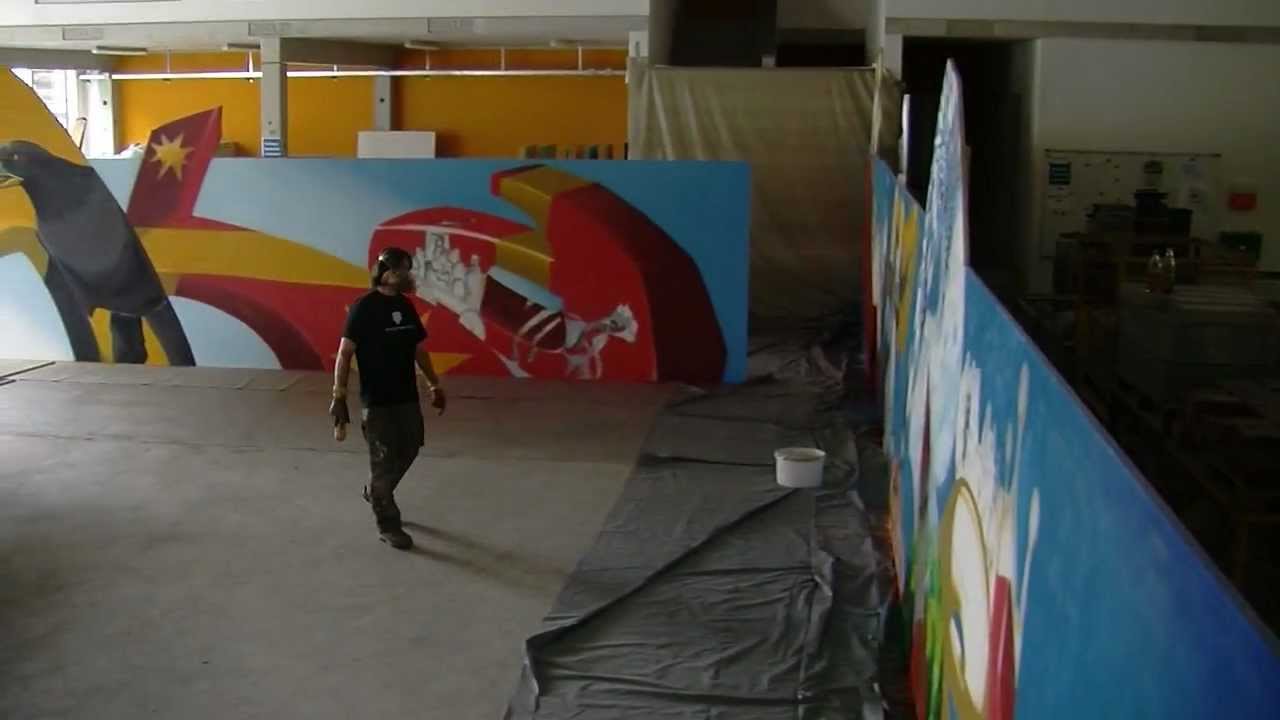 Graffiti Künstler Loomit gestaltet Bauzaun in Kaufbeuren - YouTube