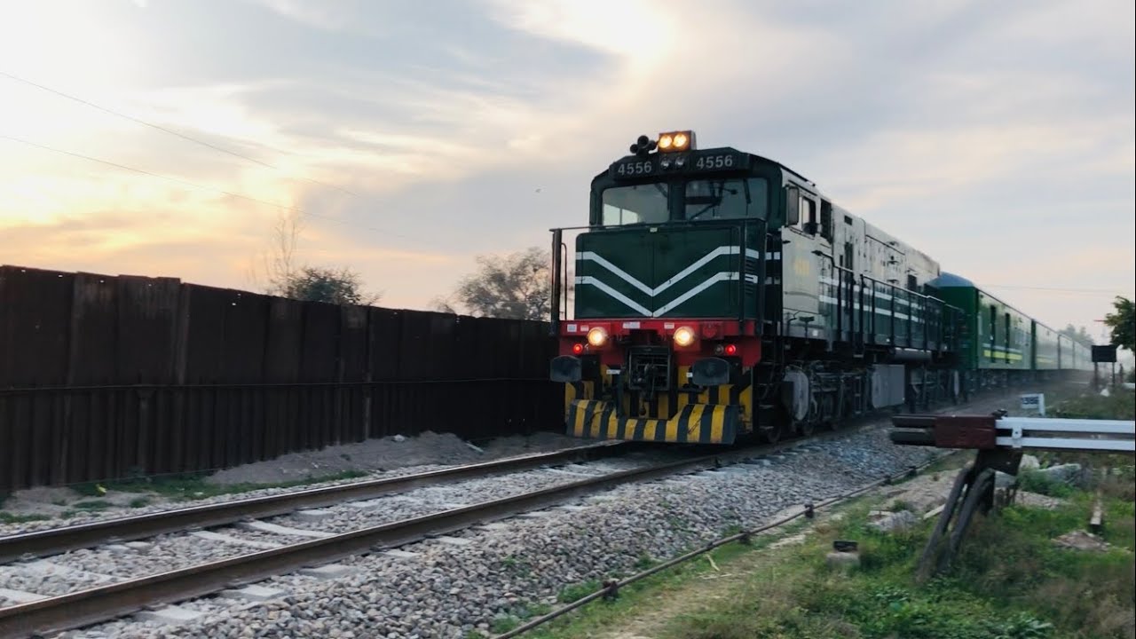Fastest Green Line Express Train With Classical Track Sound Pakistan ...
