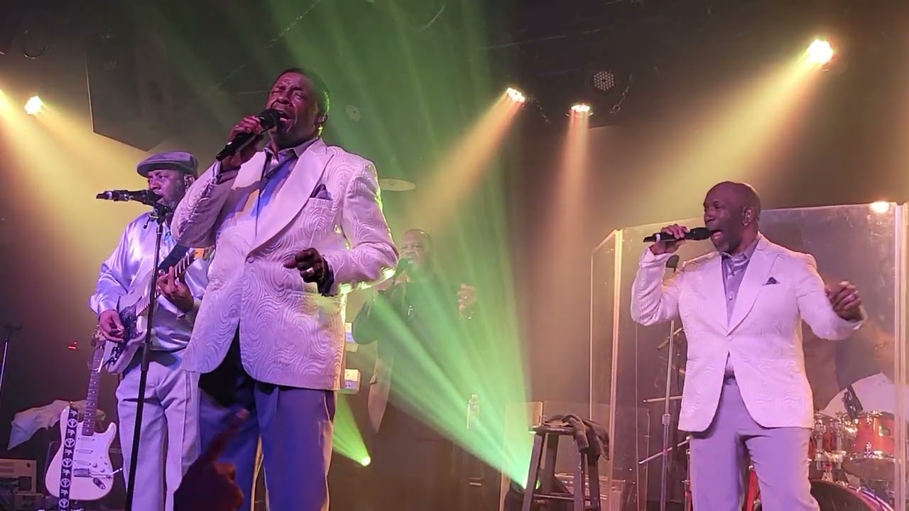 The Manhattans ftg Gerald Alston singing "Am I Losing You". - YouTube