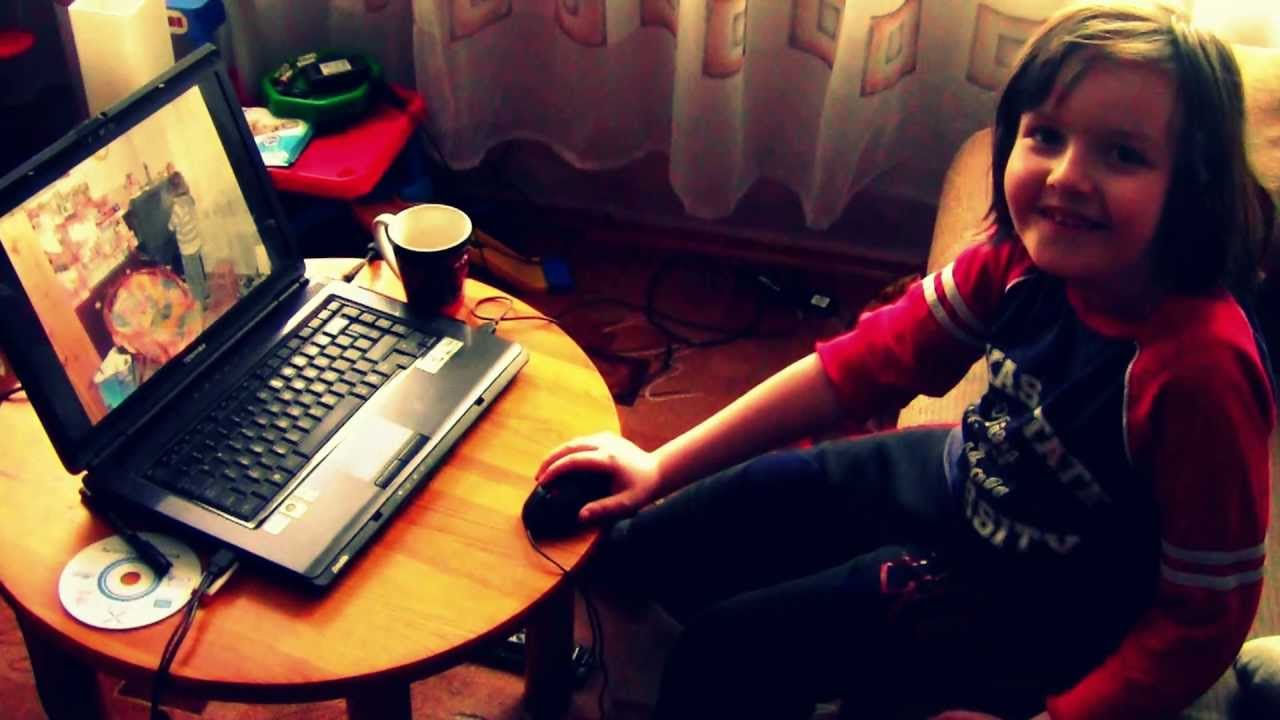 01870.mp4 M ogląda fotki z urodzin - YouTube