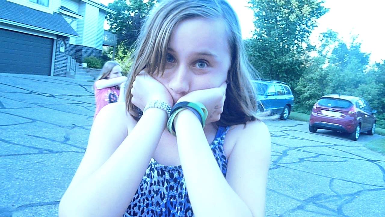 kaylee hand farting - YouTube