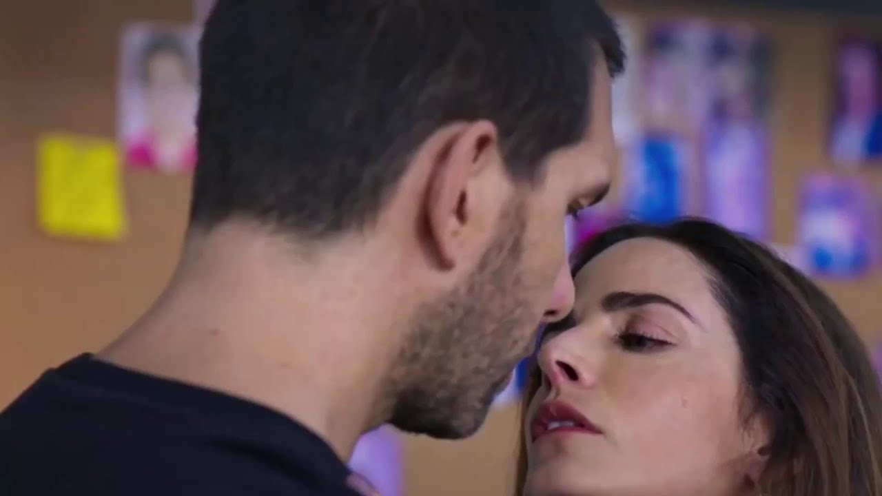 Buscando a Frida : Martin y Marcela |besos| - YouTube